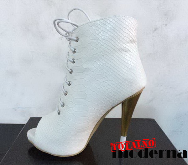 Bele cipele - Totalno moderna - moda 2020 | kupovina garderobe